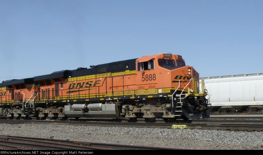BNSF 5888